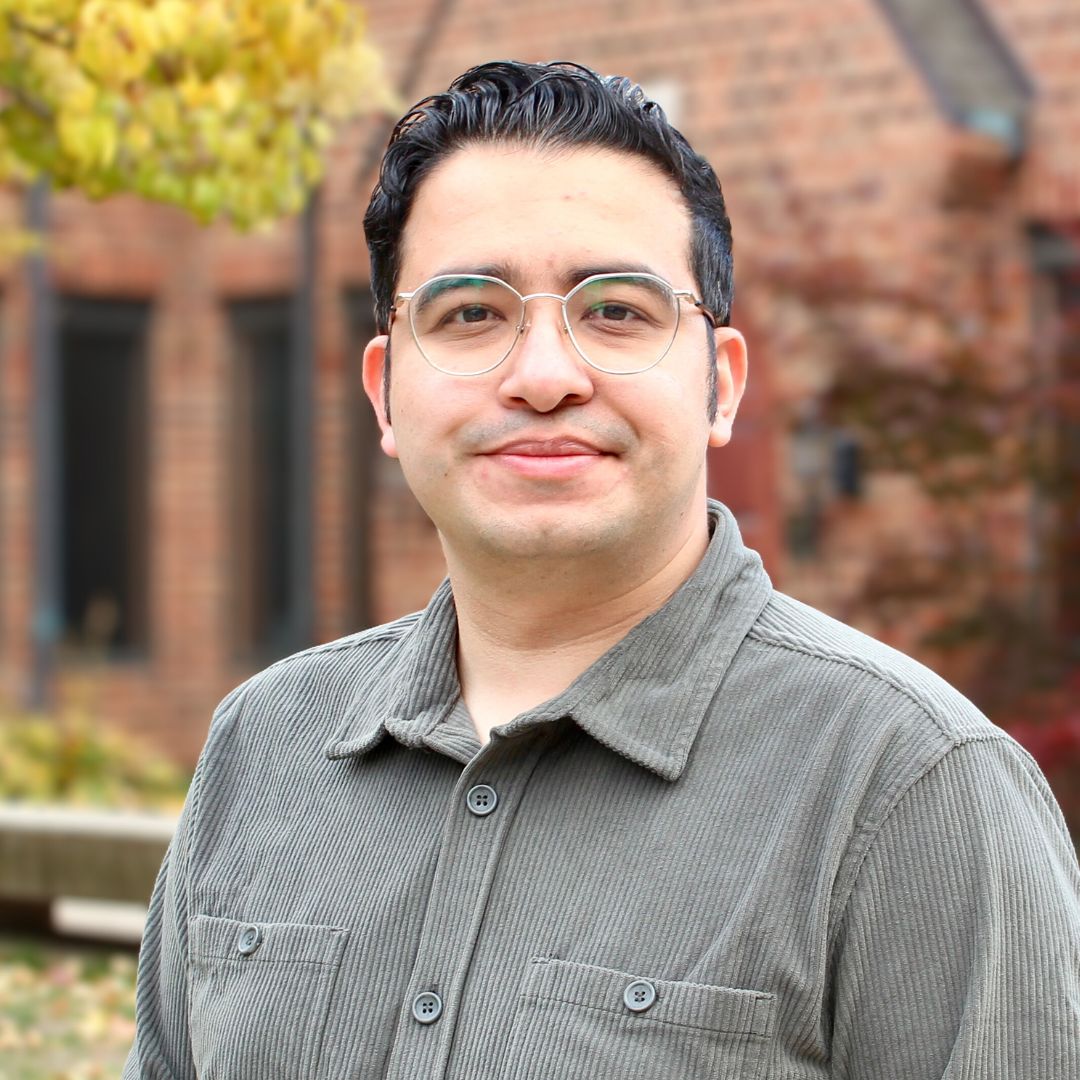 Vaez Afshar named APT Student Scholar | School of Information Sciences